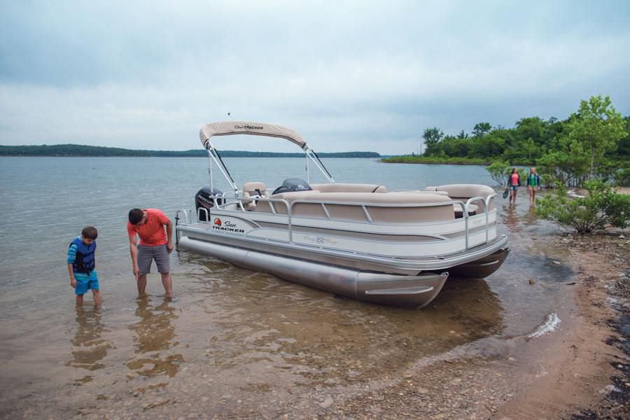 Outboard pontoon boat - PARTY BARGE® 22 DLX - Sun Tracker - 11-person max.