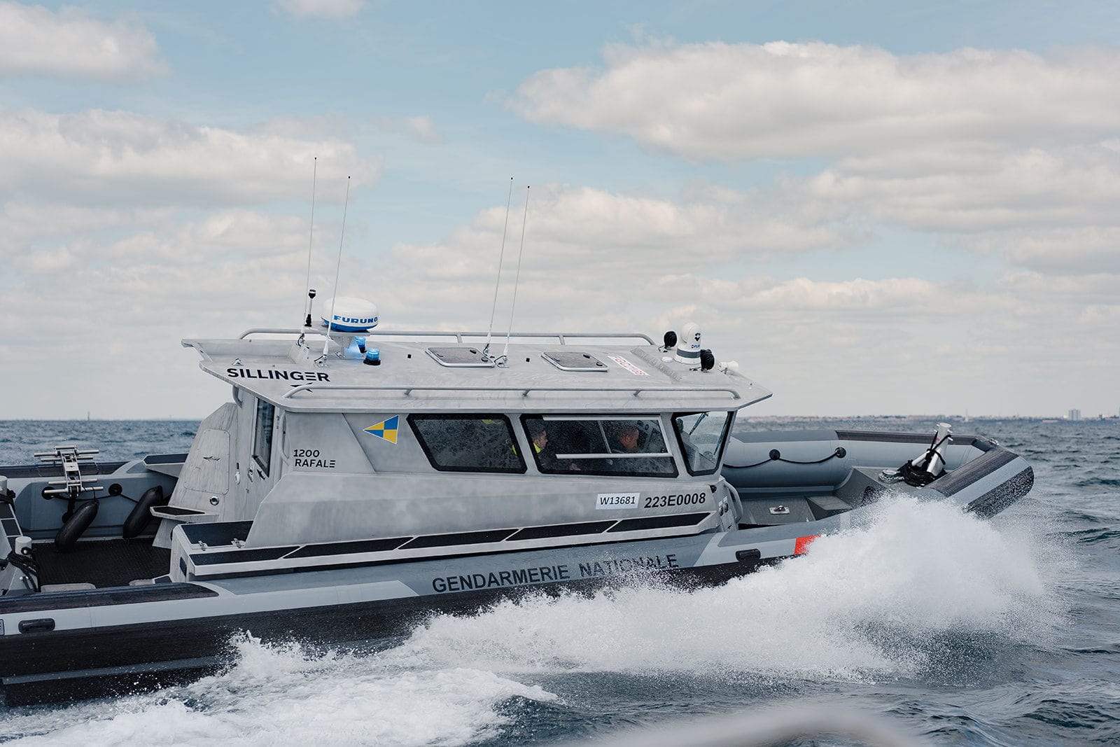 Patrol boat - 1200 RAFALE - Sillinger - harbor service boat / inboard ...