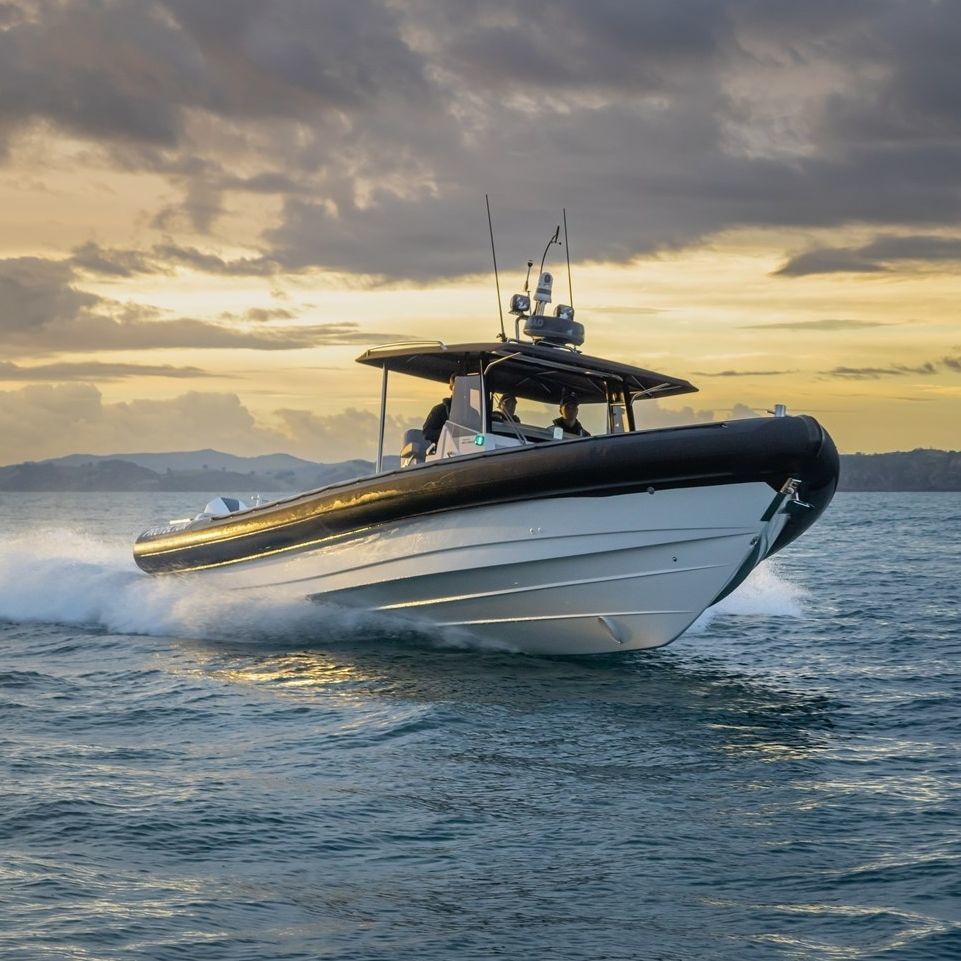Outboard inflatable boat - 410 CHASE - Protector - twin-engine / rigid ...
