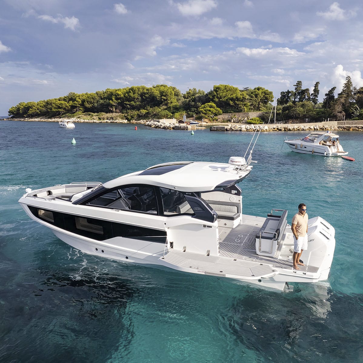 Outboard express cruiser - 375 GTO - Galeon - triple-engine / hard-top ...