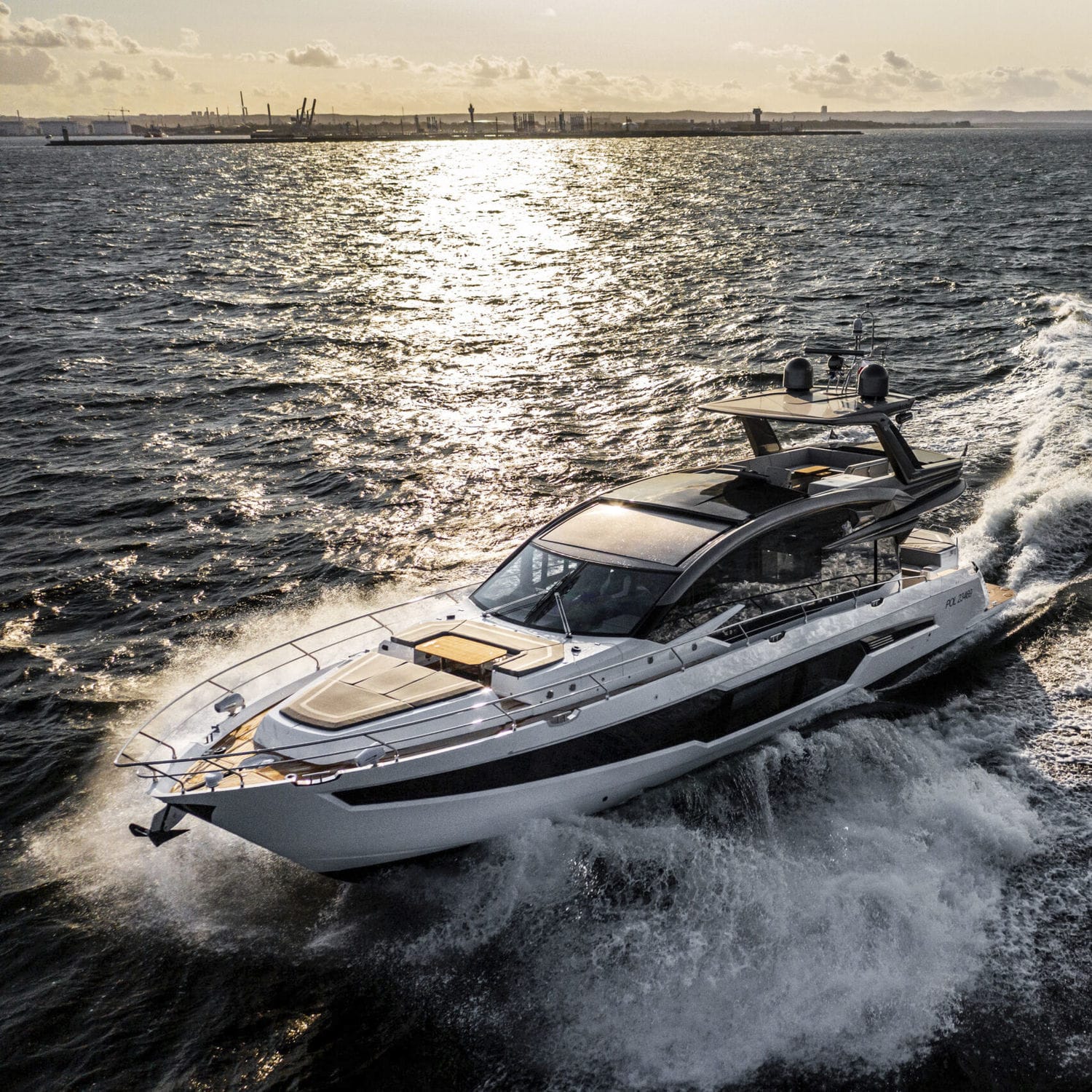Cruising motor yacht - 700 SKYDECK - Galeon - flybridge / 4-cabin