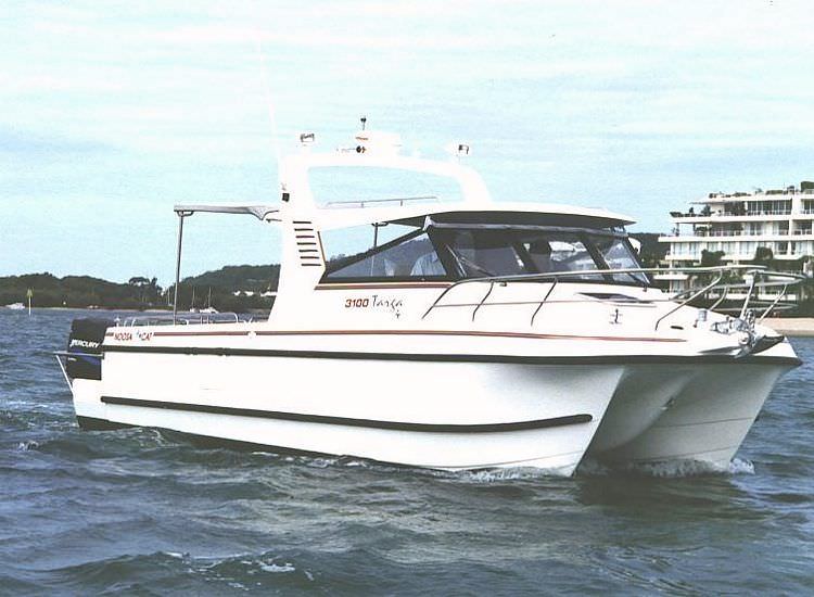 Catamaran express cruiser - 3100 - Noosa Cat Australia - outboard ...