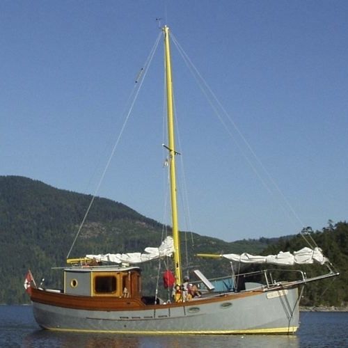 Cruising sailboat - Oysta 30 - Devlin - with bowsprit