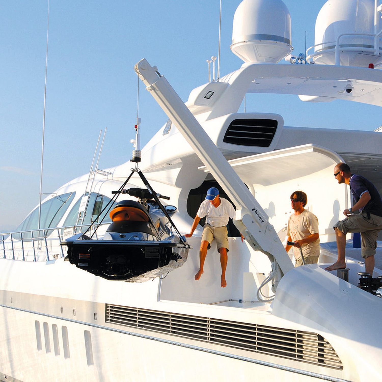 Yacht davit - G 424 - Besenzoni SpA - hydraulic / telescopic / rotating