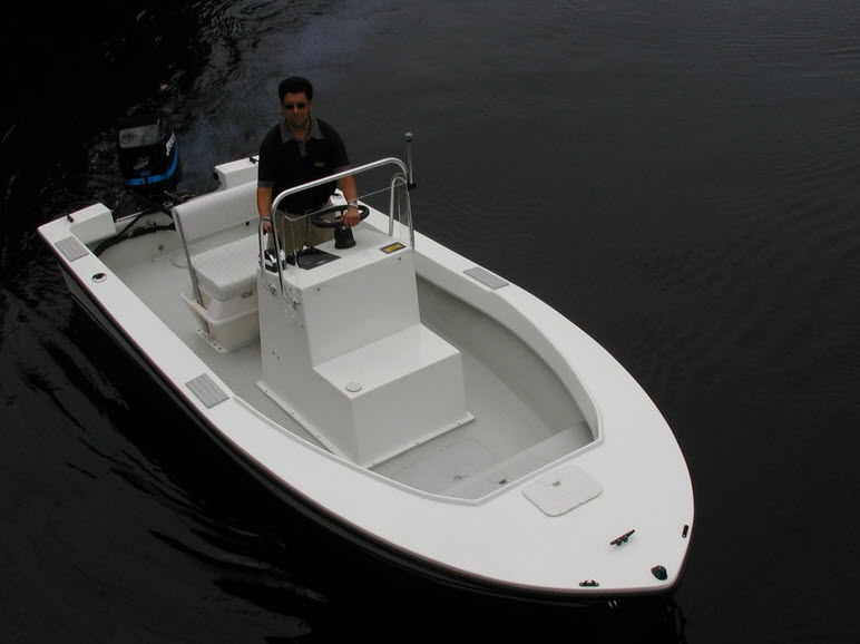 Outboard center console boat - 17 - Dusky Marine - sport-fishing