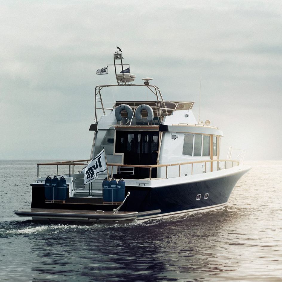 IPS POD walkaround - 44 - Targa - twin-engine / wheelhouse / flybridge