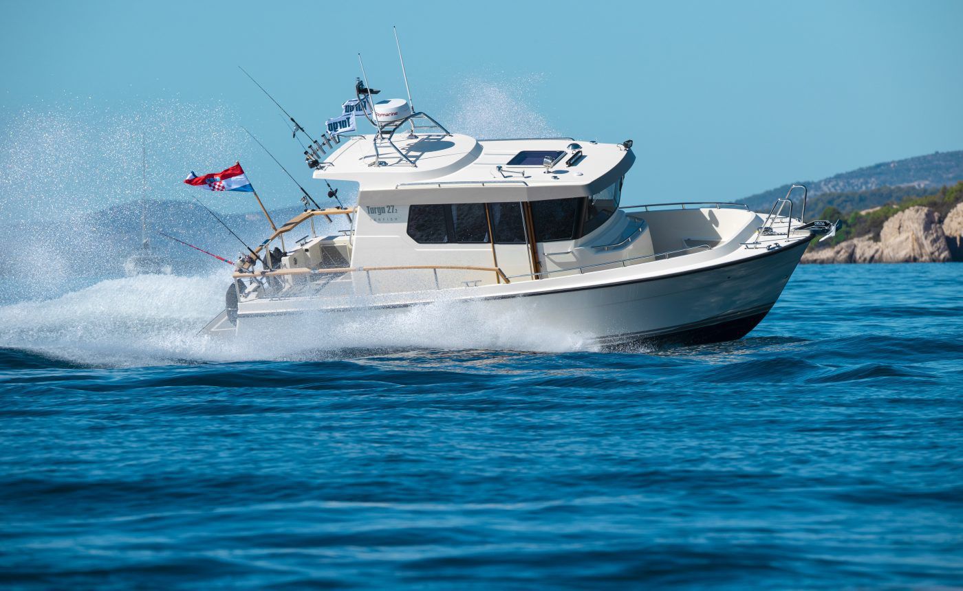 Outboard walkaround - 27.2 TF - Targa - inboard / twin-engine / wheelhouse