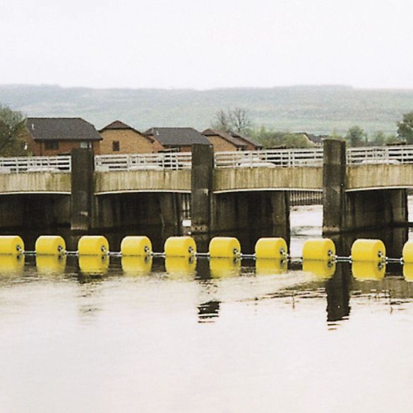 Pollution control boom - SeaBarrier - Trelleborg Marine and ...