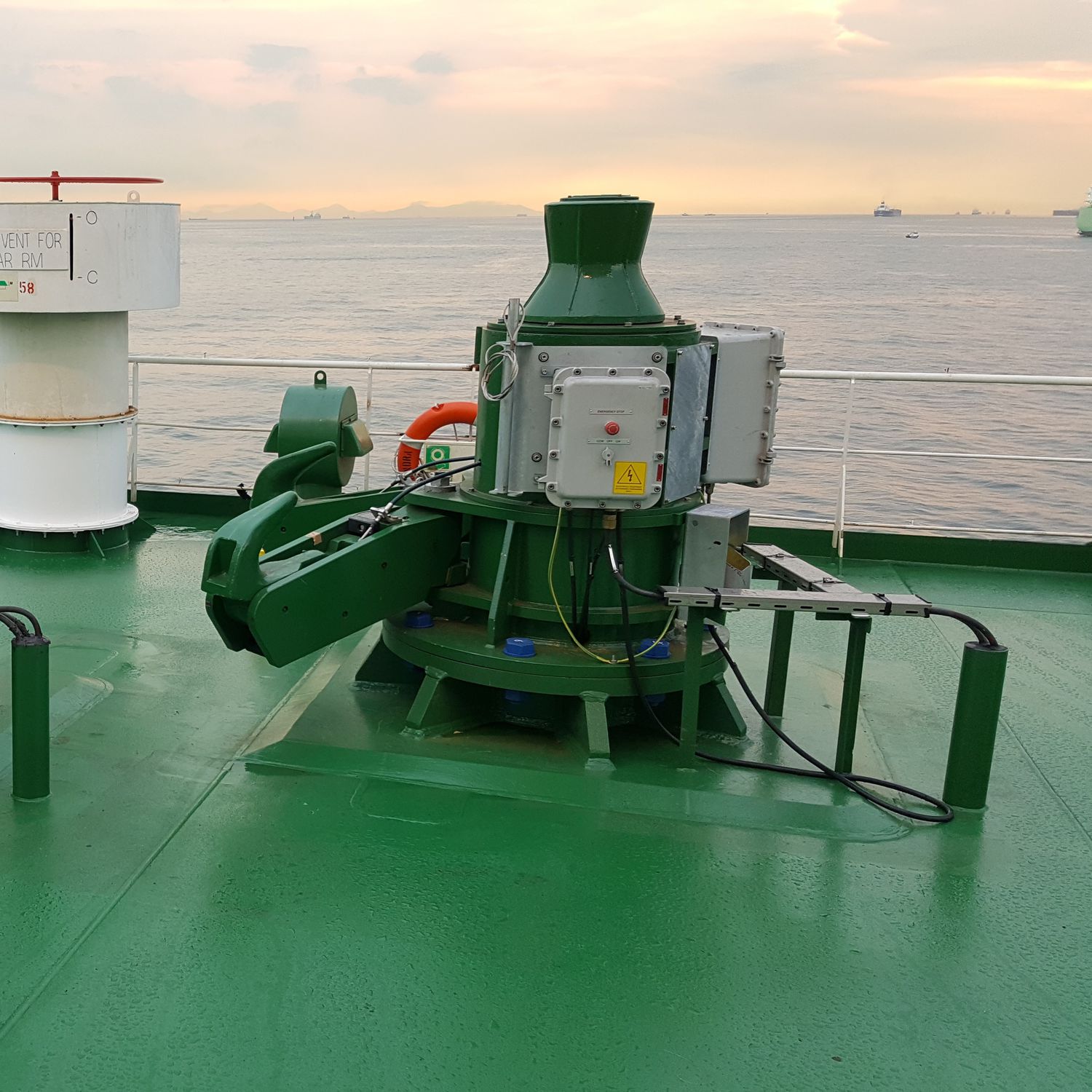 Ship hook - QRH series - Trelleborg Marine and Infrastructure - quick ...