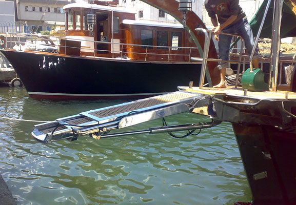 Boat gangway - EZB-1100 - Ezberci Marine - telescopic / hydraulic ...