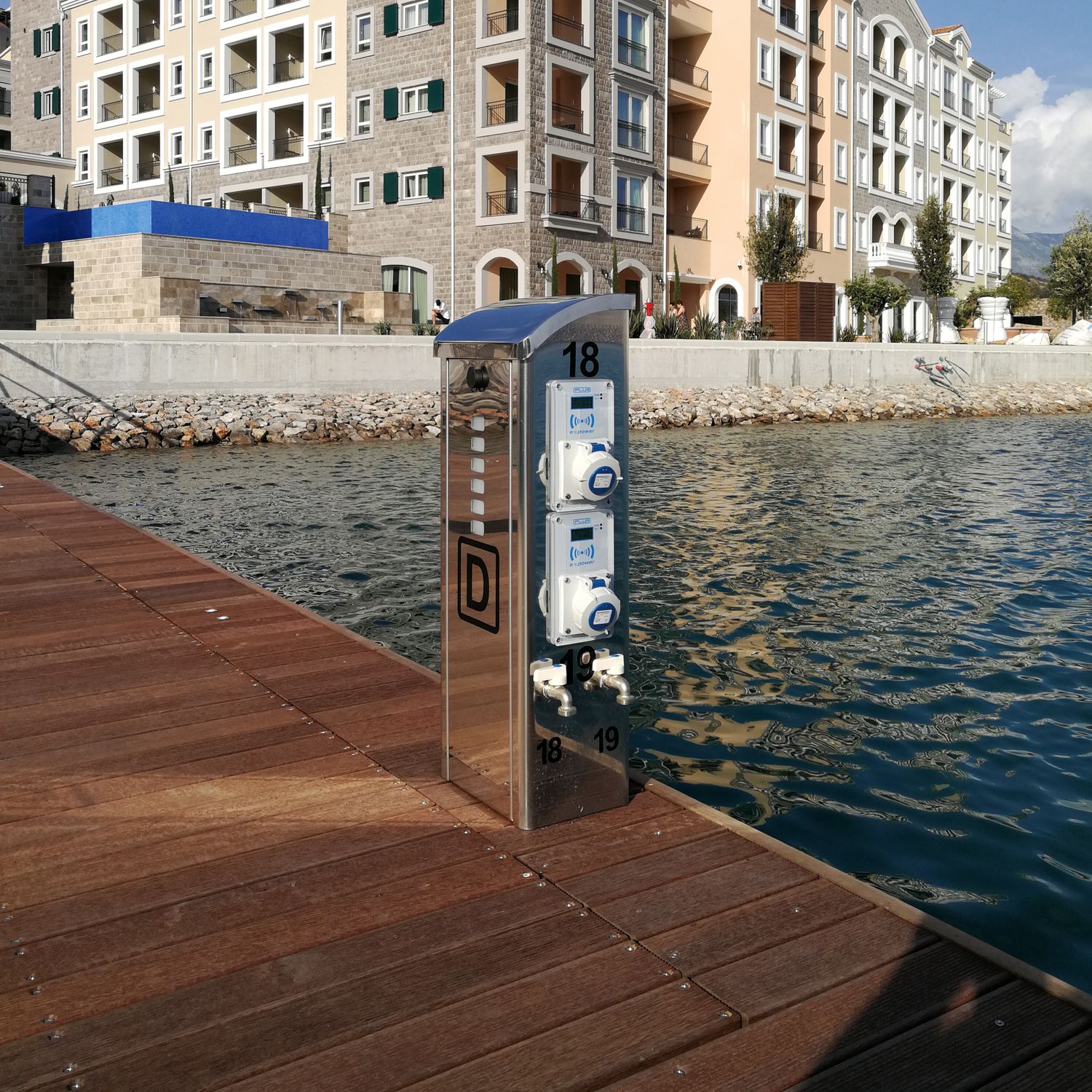 Pedestal with built-in light - S700-L - Plus Marine - electrical ...