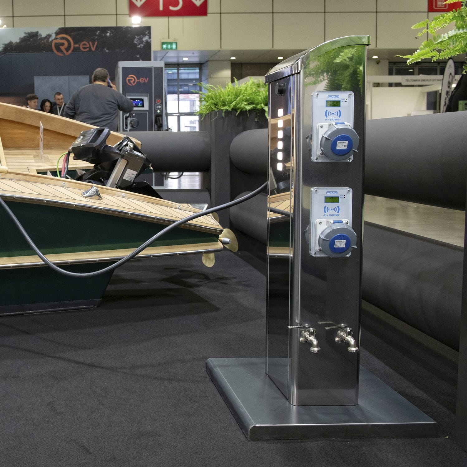 Electrical distribution pedestal - S700EV - Plus Marine - water supply ...