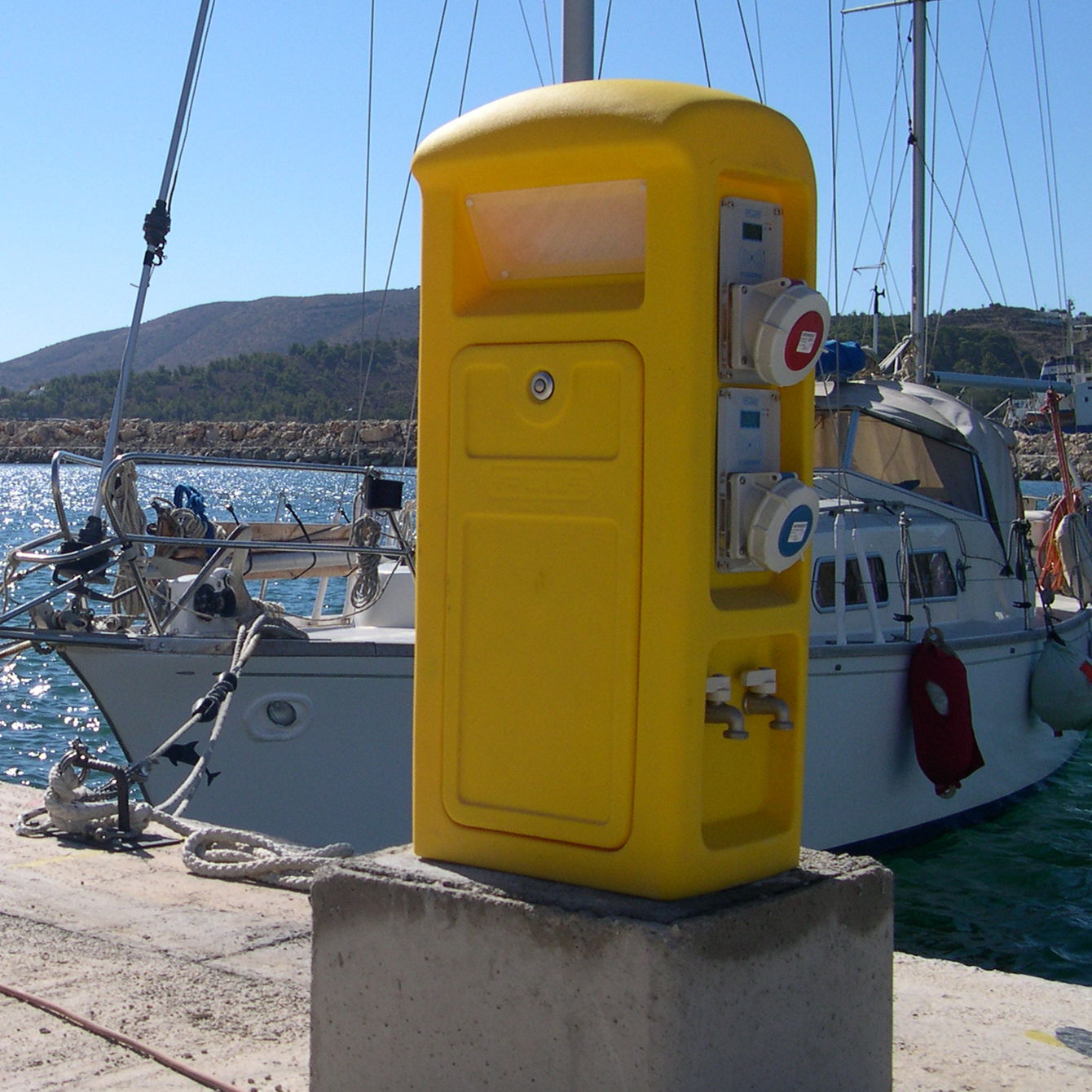 Pedestal with built-in light - SMART K - Plus Marine - electrical ...