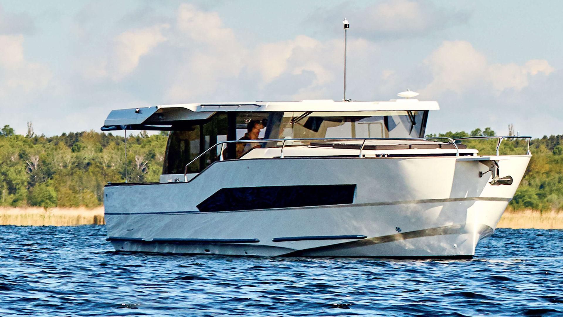 Inboard express cruiser - 12 - DELPHIA Yachts - diesel / displacement ...