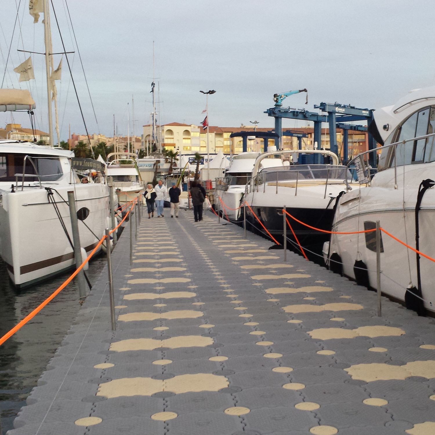 Floating dock - LOC-VENTE - MARINEFLOOR EUROPE - modular / temporary ...