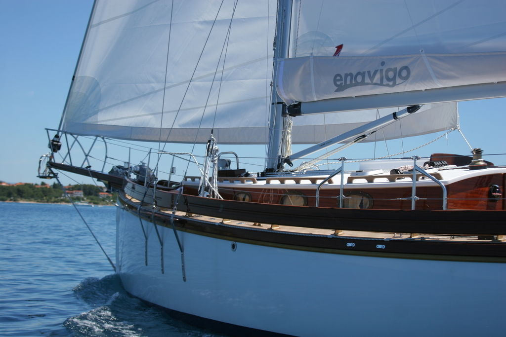 Classic sailboat - CUTTER - Enavigo Yachts - open transom / wooden / cutter