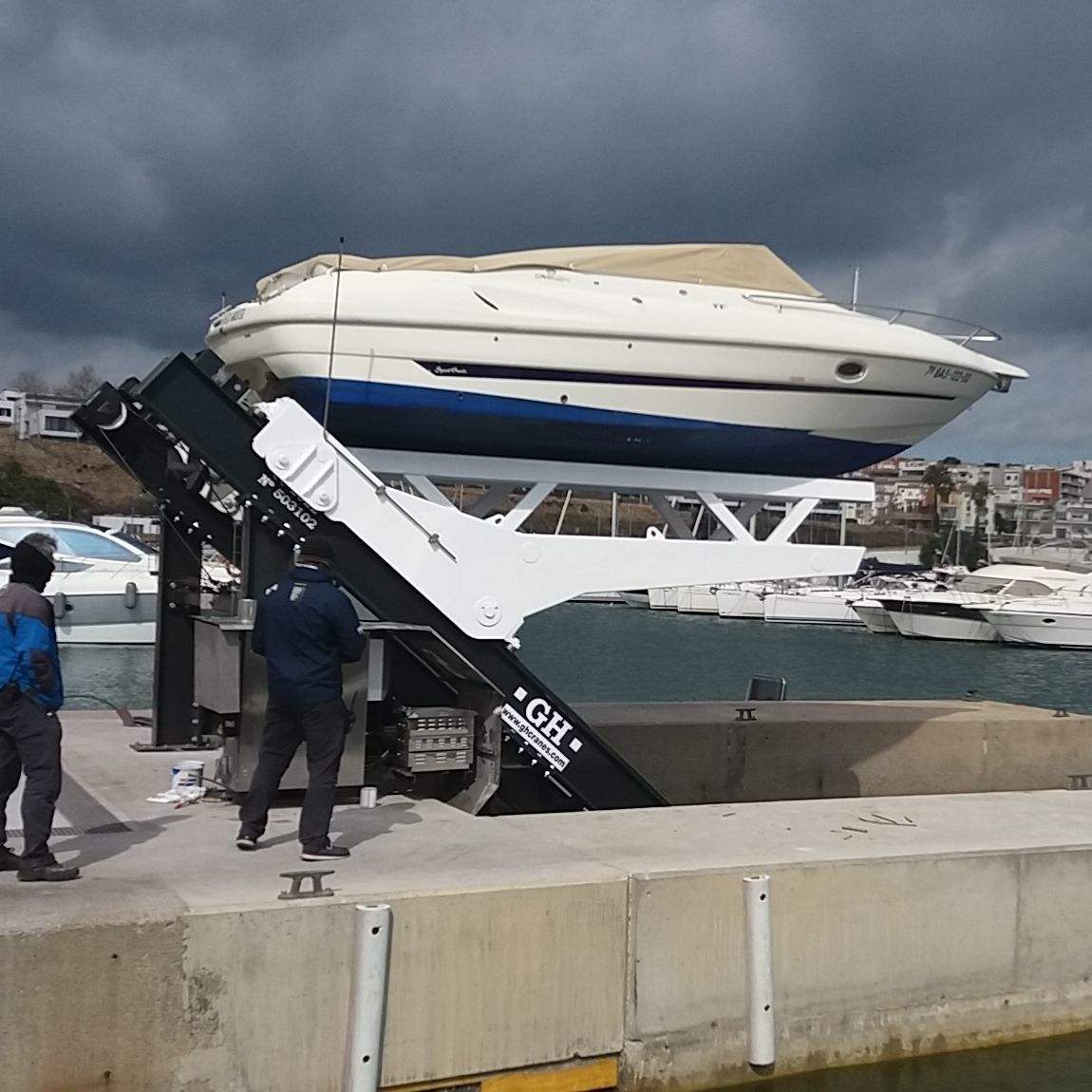 Boat lift - GH Cranes & Components - dock-mounted