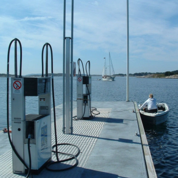 Marina floating fuel dock - FUEL STATION - SF MARINA