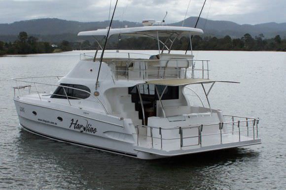 Catamaran express cruiser - V1250 Conquest - Voyager Catamarans ...