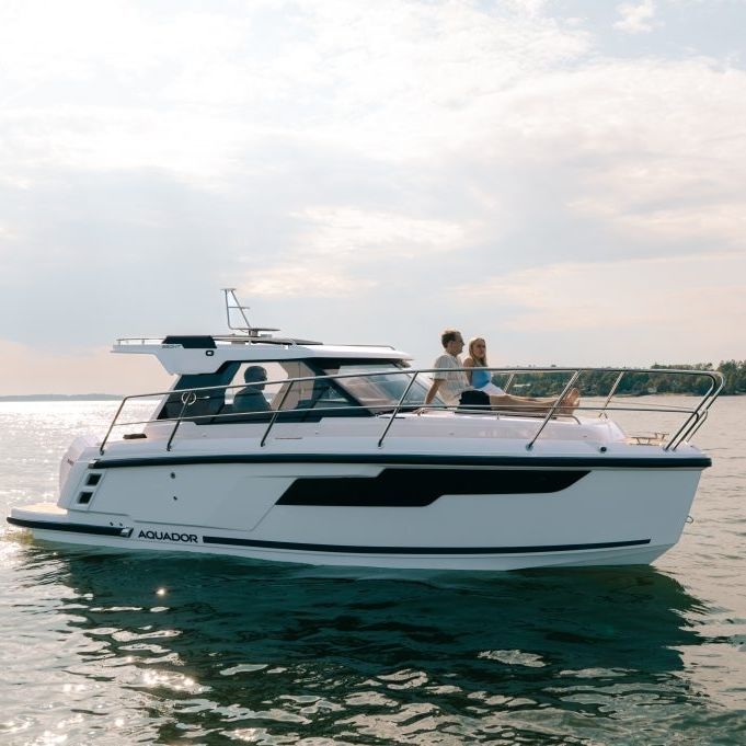Outboard cabin cruiser - 250 HT - Aquador - hard-top / 7-person max ...