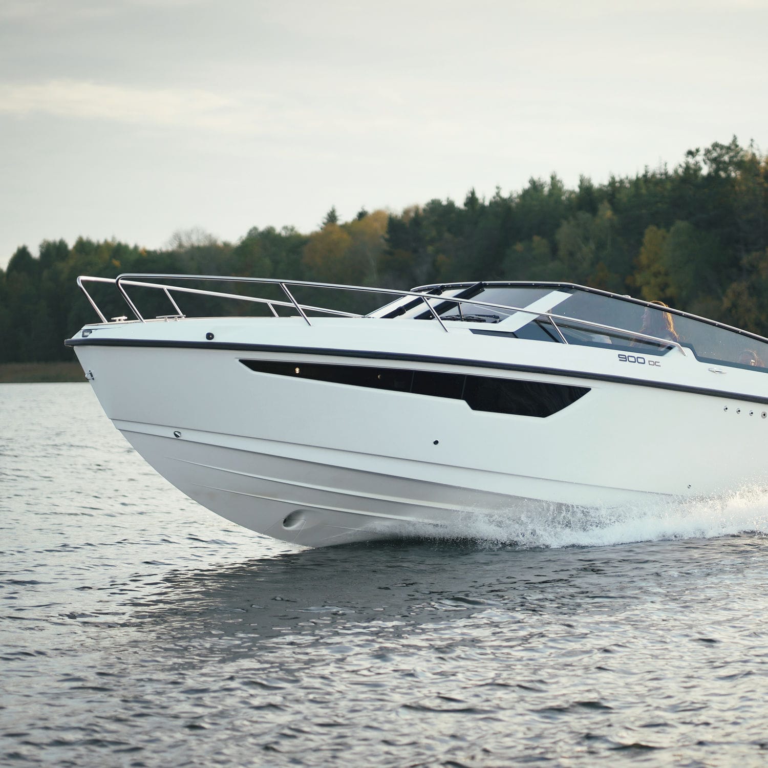 Outboard cabin cruiser - 900 DC - Flipper - open / dual-console / 7 ...