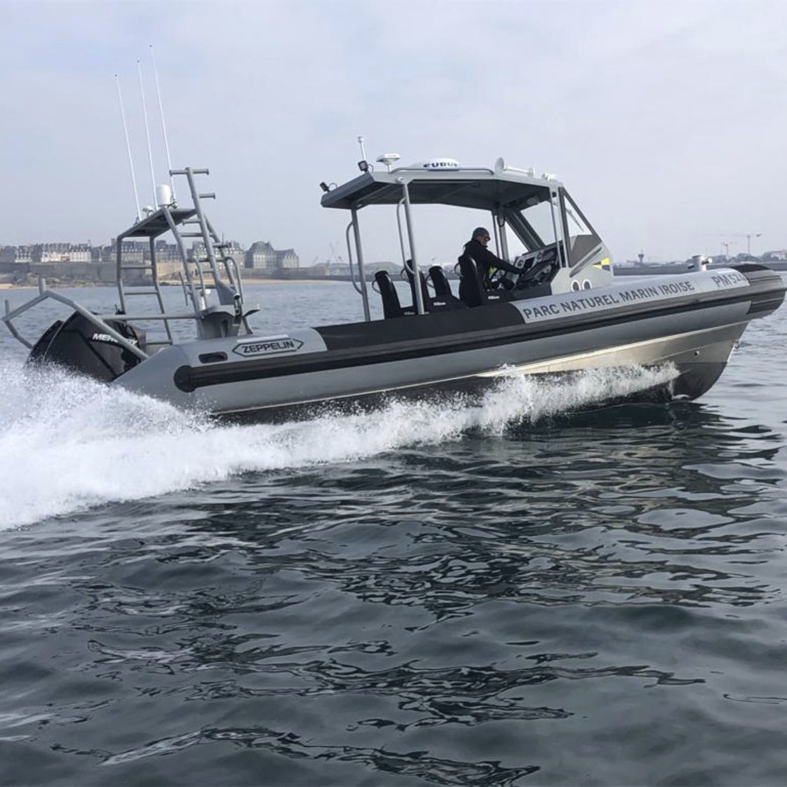 Patrol boat - Zeppelin 900 XV - BORD A BORD - work boat / passenger ...