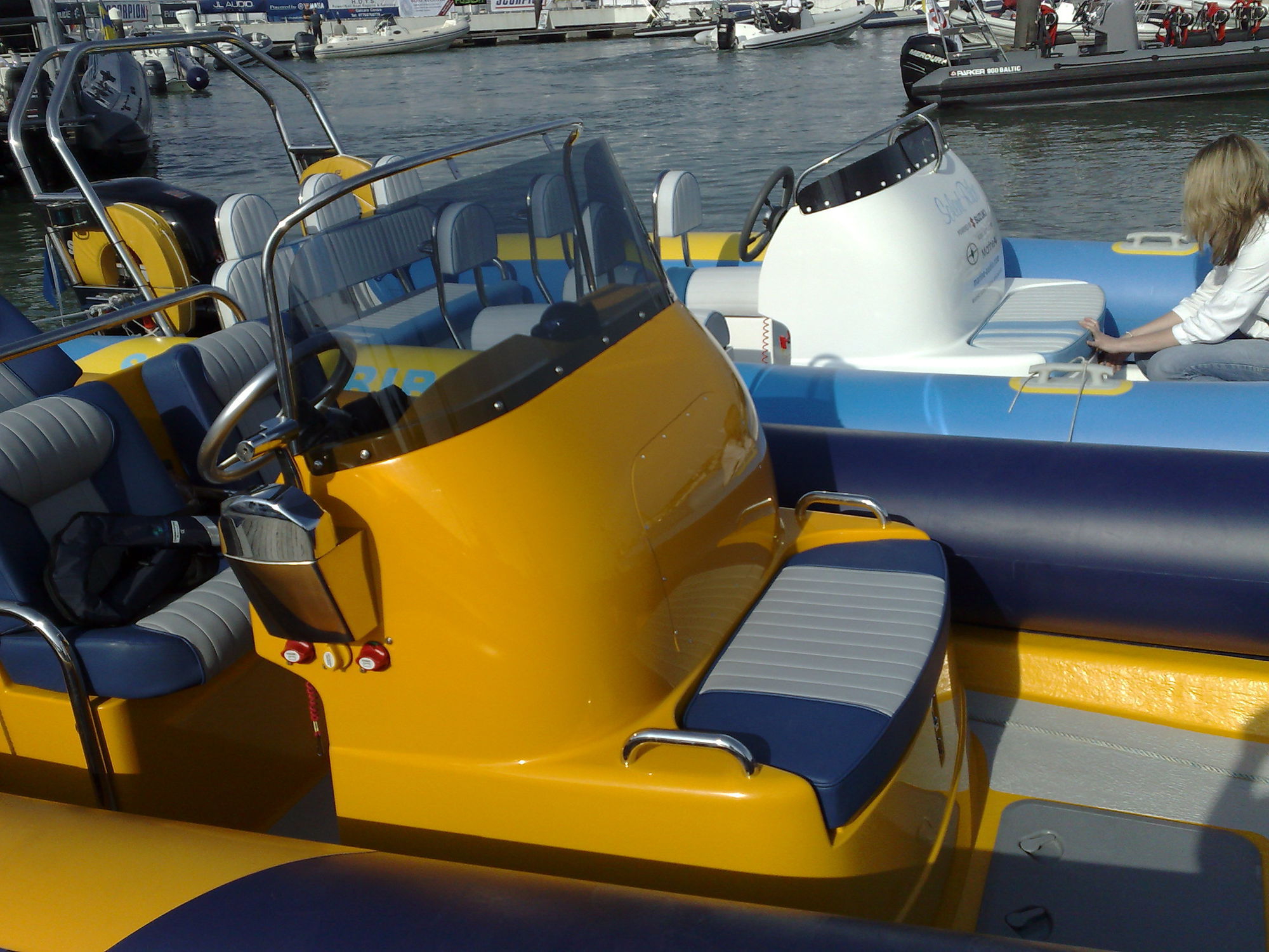 Outboard inflatable boat - RIB 900 - Solent Ribs - rigid / center ...
