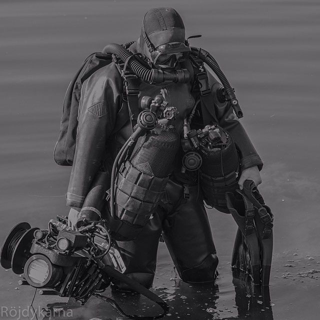 Diver navigation and location system with sonar - NAVIGATOR - Shark ...