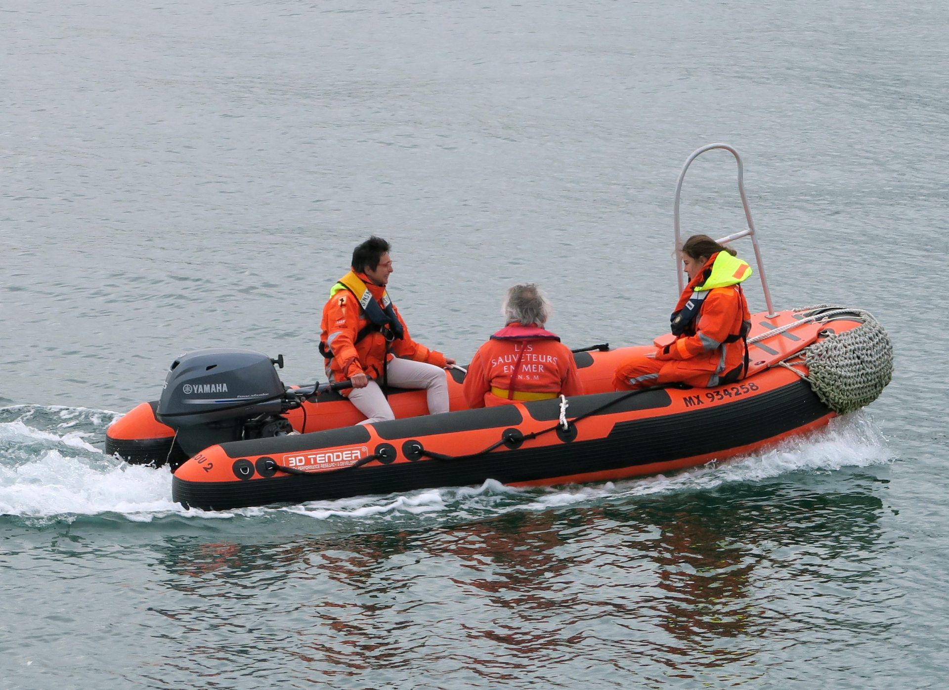 Professional rescue boat - 370 - 3D MARINE - outboard / aluminum ...