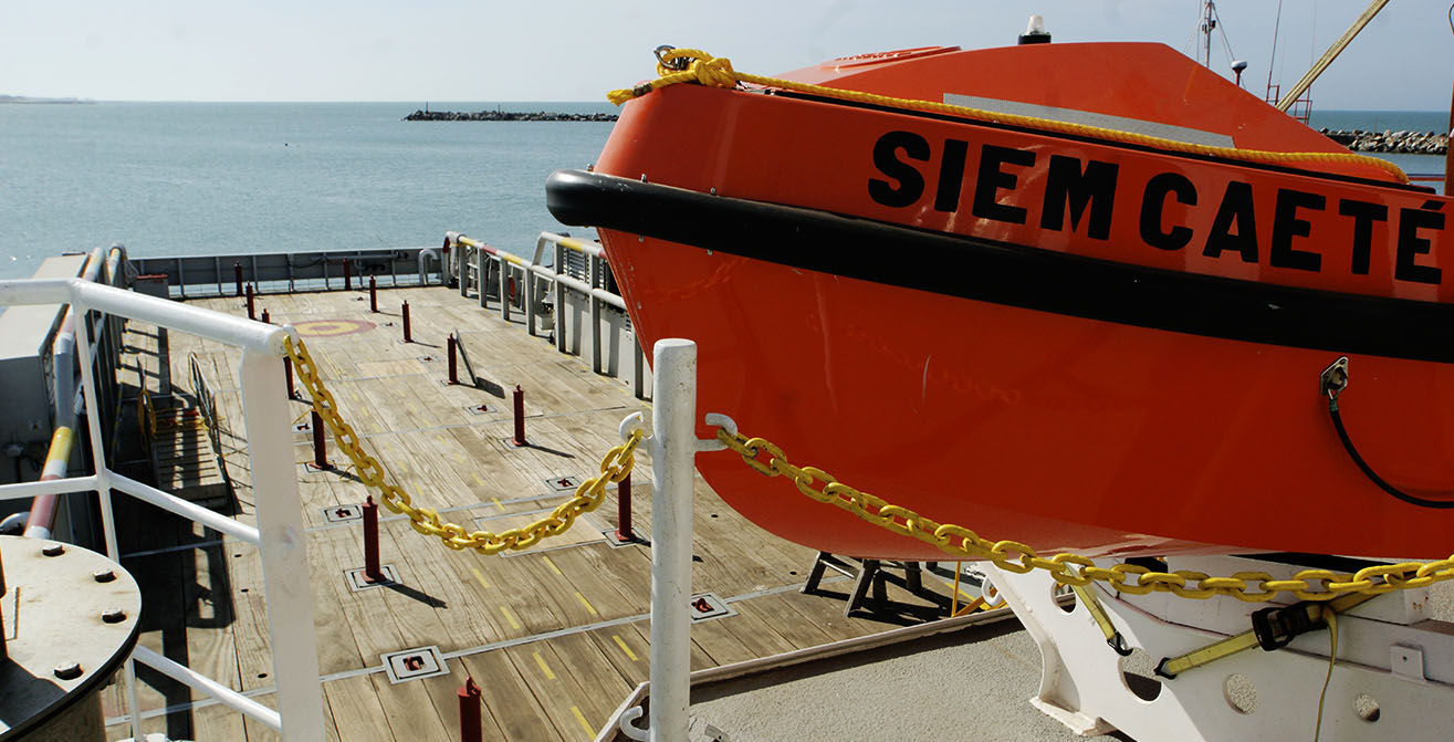 Platform supply vessel (PSV) offshore support vessel - Siem Caetés - UT ...