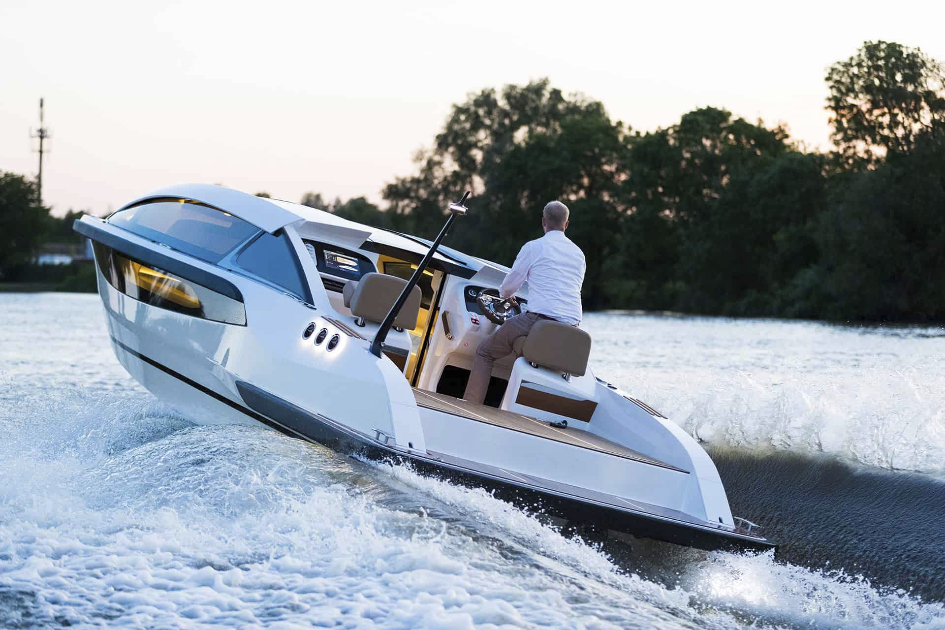 Inboard cabin cruiser - LIMOUSINE 9 M AFT HELM STATION - Yachtwerft ...