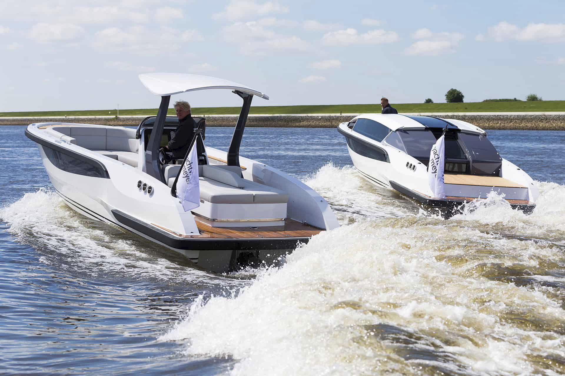 Inboard cabin cruiser - LIMOUSINE 9 M FRONT HELM STATION - Yachtwerft ...