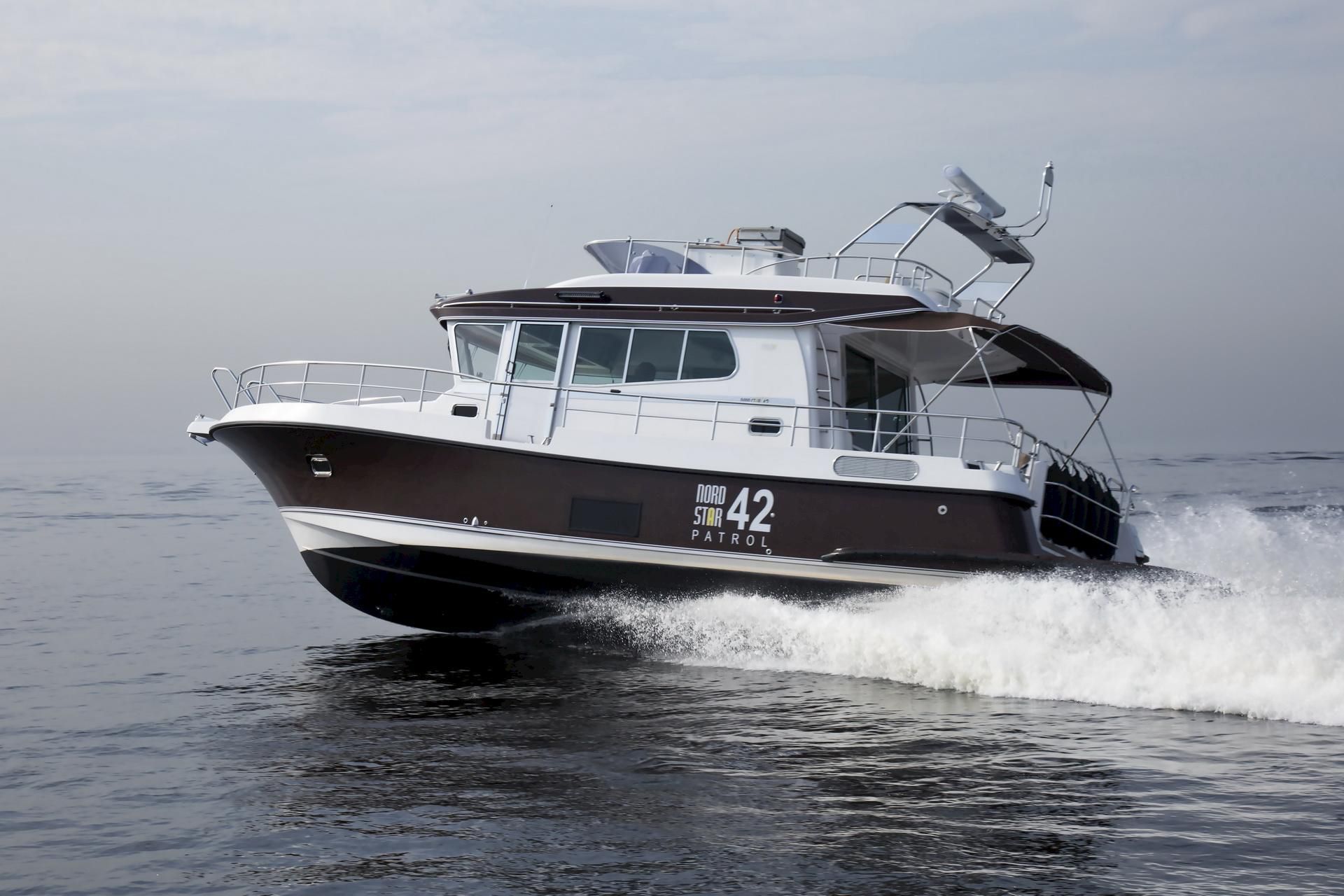 Inboard express cruiser - 42 - Linex-Boat Oy - twin-engine / flybridge ...