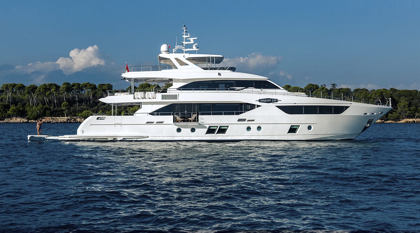 Cruising super-yacht - 110 - Majesty Yachts - high-speed / flybridge ...