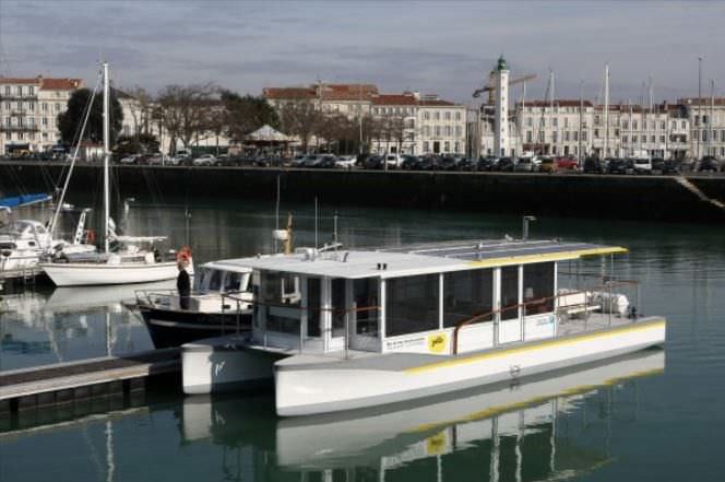 Sightseeing boat professional boat - Bus de Mer - Alternatives Energies ...