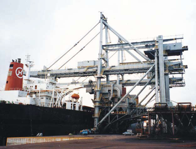 Grab ship unloader - Hyundai Samho Crane Division - gantry type