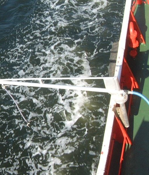 Spray system with arm - Widespray - Desmi - dispersant / boat-mounted ...