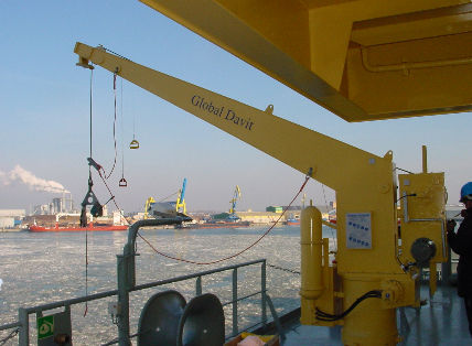 Ship davit - RMS. - GLOBAL DAVIT - MOB boat / hydraulic