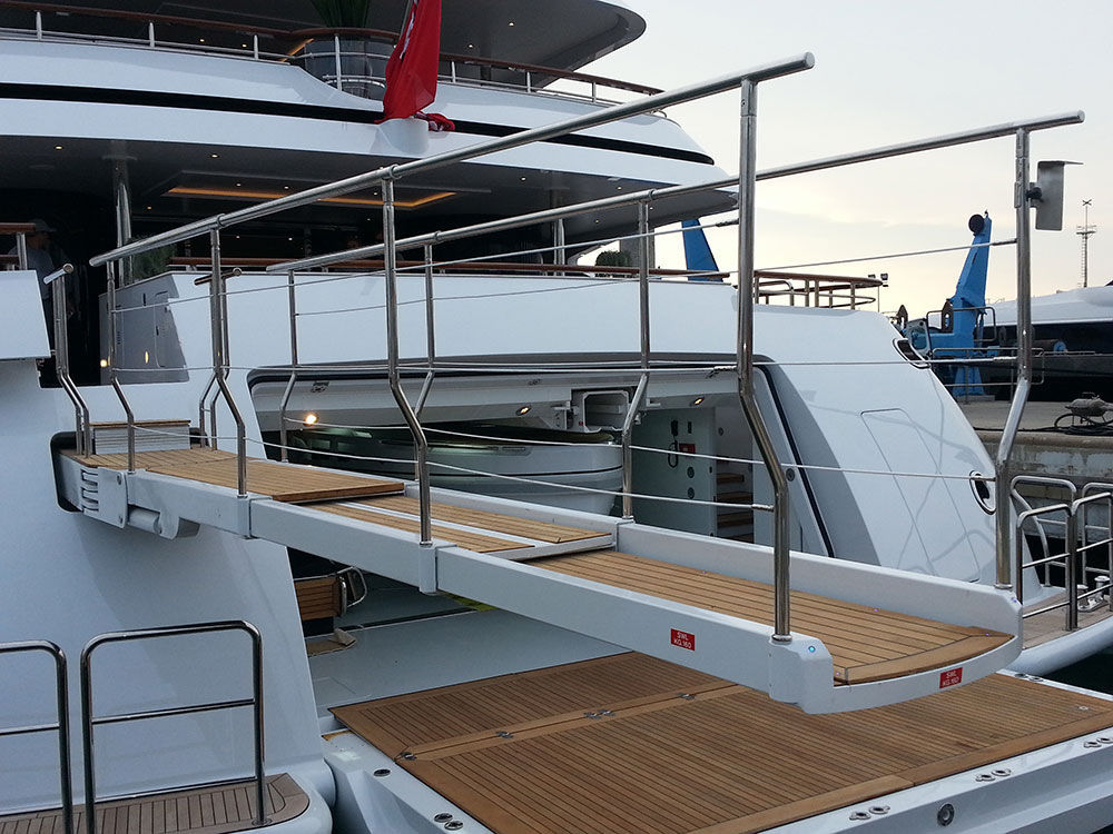 Yacht gangway - Tecnimpianti SPA - telescopic / rotating / retractable