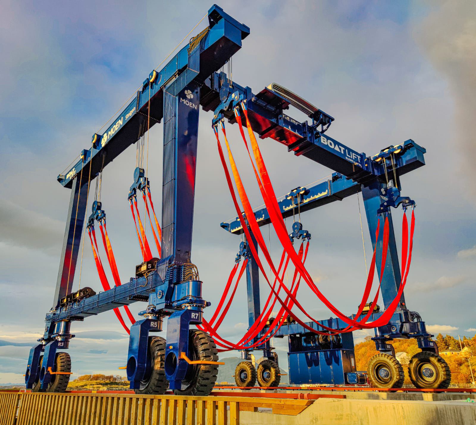 Remotely controlled travel lift - BL220TLA-90°RC - BOAT LIFT - all ...