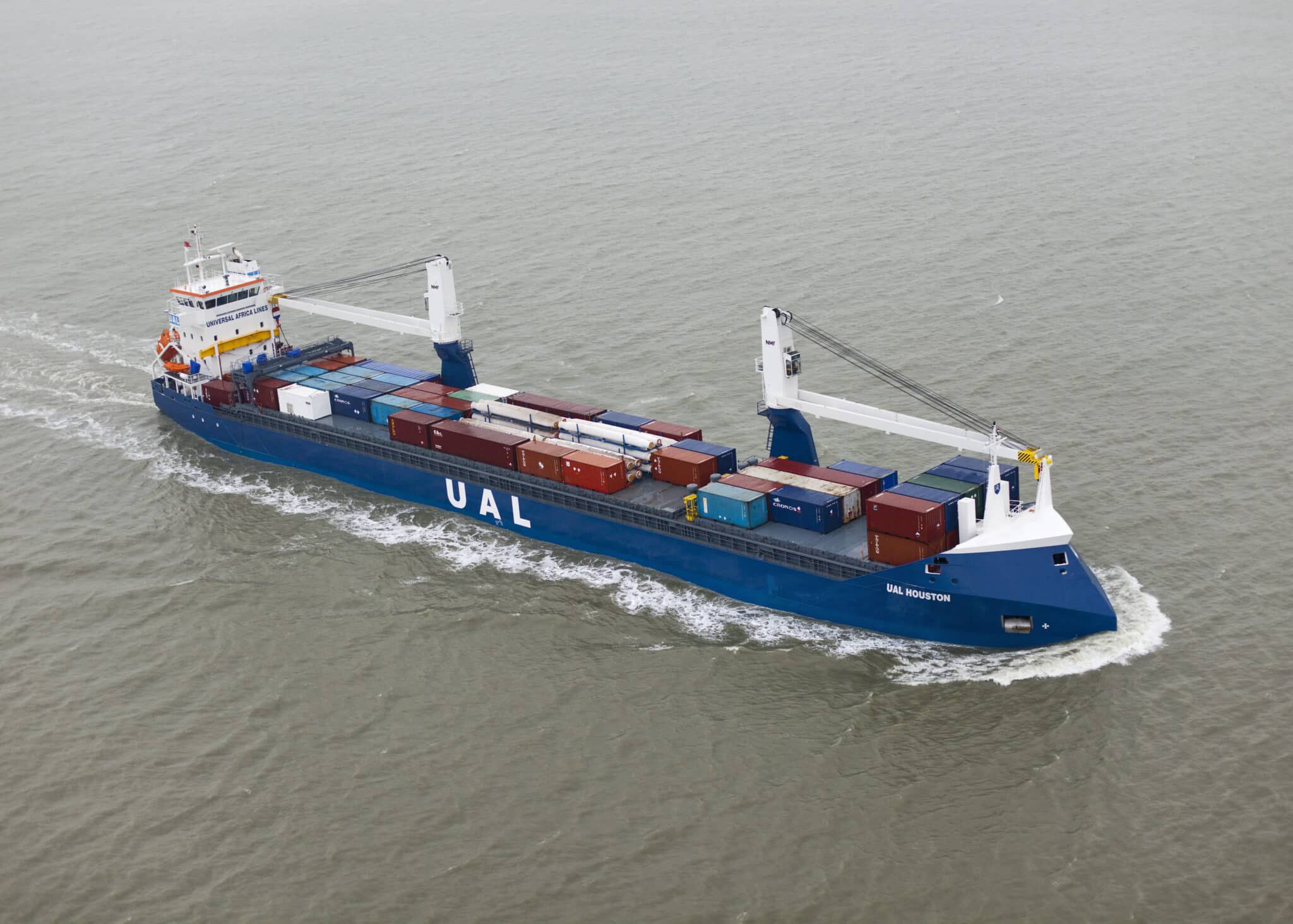 Container ship cargo ship - UAL Houston - Royal Bodewes