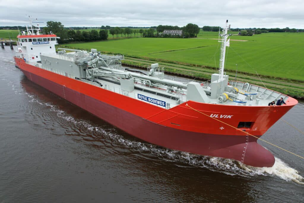 Cement carrier cargo ship - Ulvik - Royal Bodewes - ice-class / hybrid