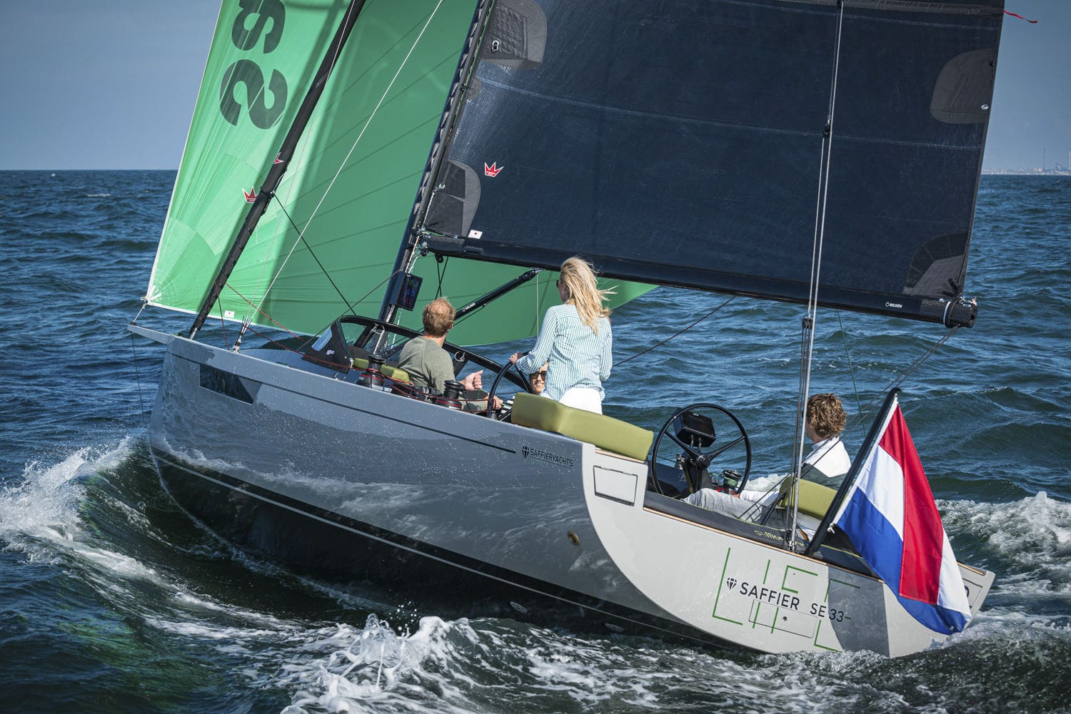 Day-sailer - 33 LIFE - Saffier Yachts - with bowsprit / twin steering ...