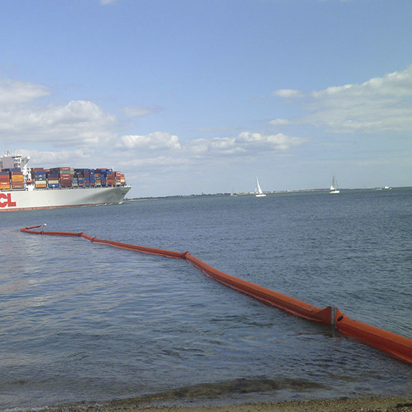 Containment boom - Shoreguardian - Vikoma International - floating ...