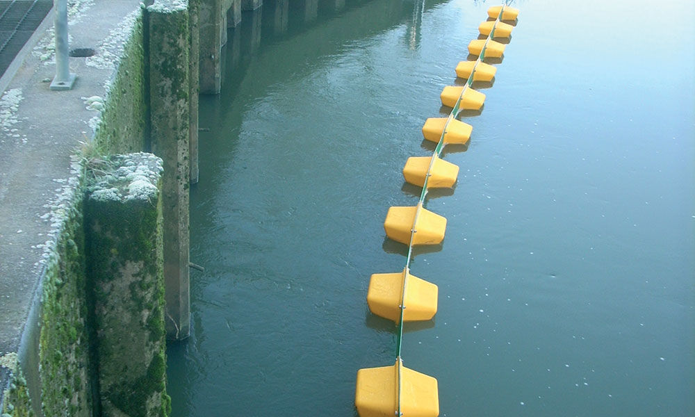 Pollution control boom - Pod - Vikoma International - rigid-float ...