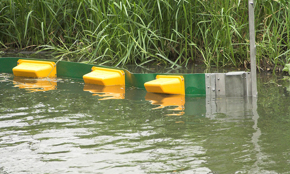 Pollution control boom - Pod - Vikoma International - rigid-float ...