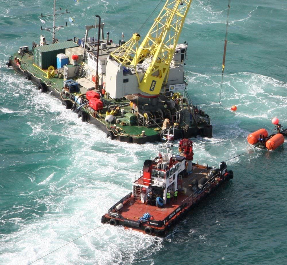 Work barge professional boat - MPV - HolyHead Marine Services - inboard