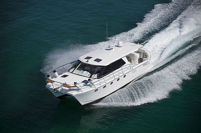 Catamaran express cruiser - 42 - ArrowCat Marine - inboard