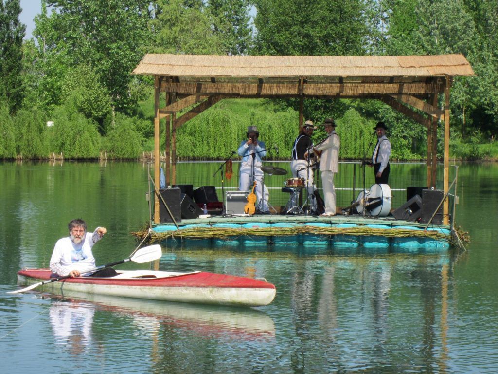Floating Platforms Building Homes