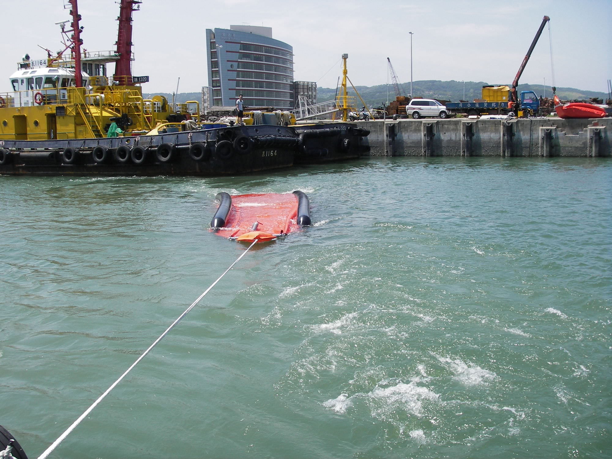 Hydrocarbon tank - EMPTEEZY - temporary storage / floating and towable ...